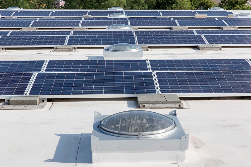 Daylighting Strategies to Achieve Net-Zero Carbon Buildings - Case ...